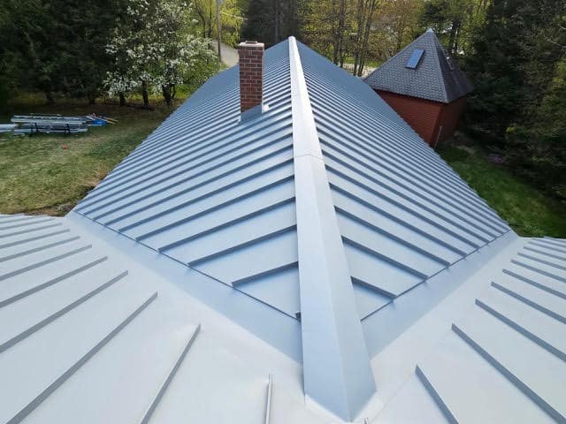 3 Types of Aluminum Roofing, Pros & Cons, Maintenance Tips